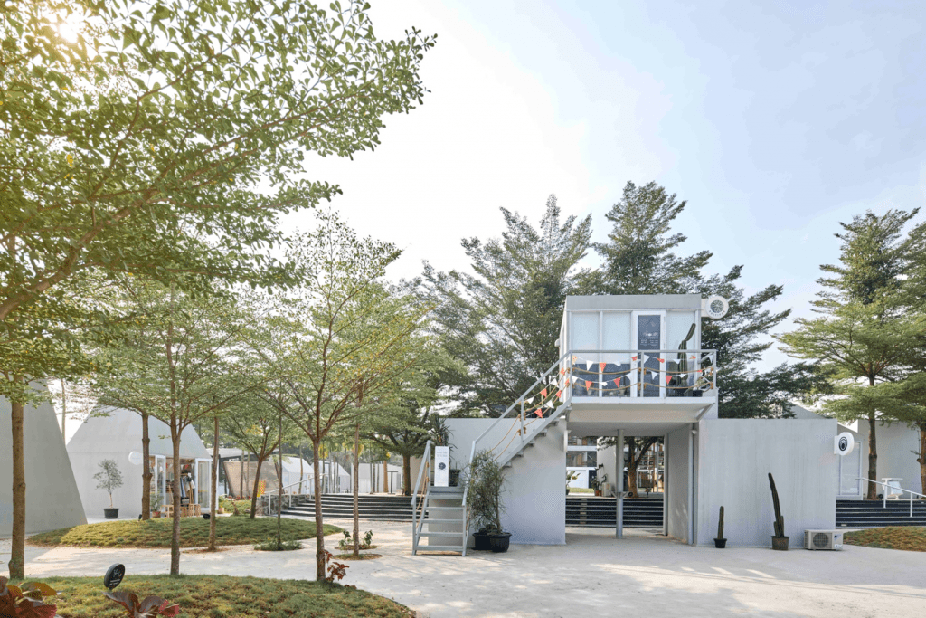 KUMULO CREATIVE COMPOUND - Accossa